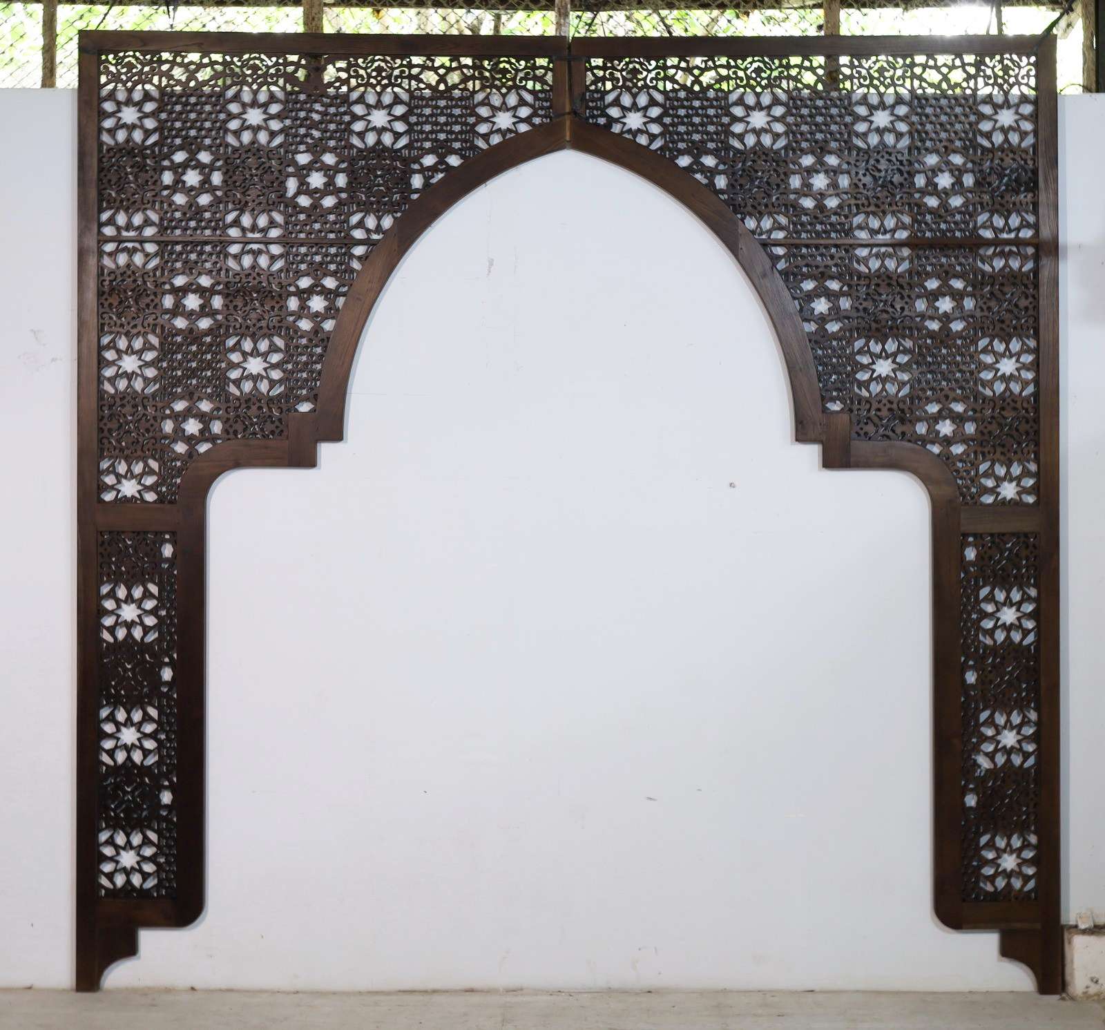 Slat Laser Cut Carving In Hall Lobby - Tarita Furniture